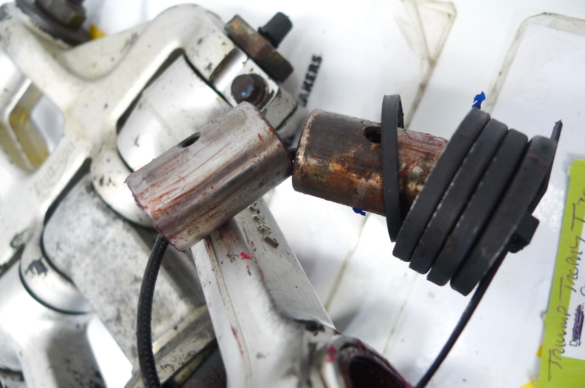 TRIUMPH TROPHY 900 REAR SHOCK ABSORBER LINKAGES 3 LOC-C