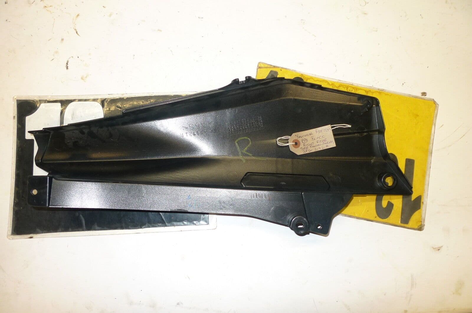 YAMAHA FJR1300 FJR 1300 RIGHT REAR SIDE PANEL FAIRING 3P6-21721 R LOC-C