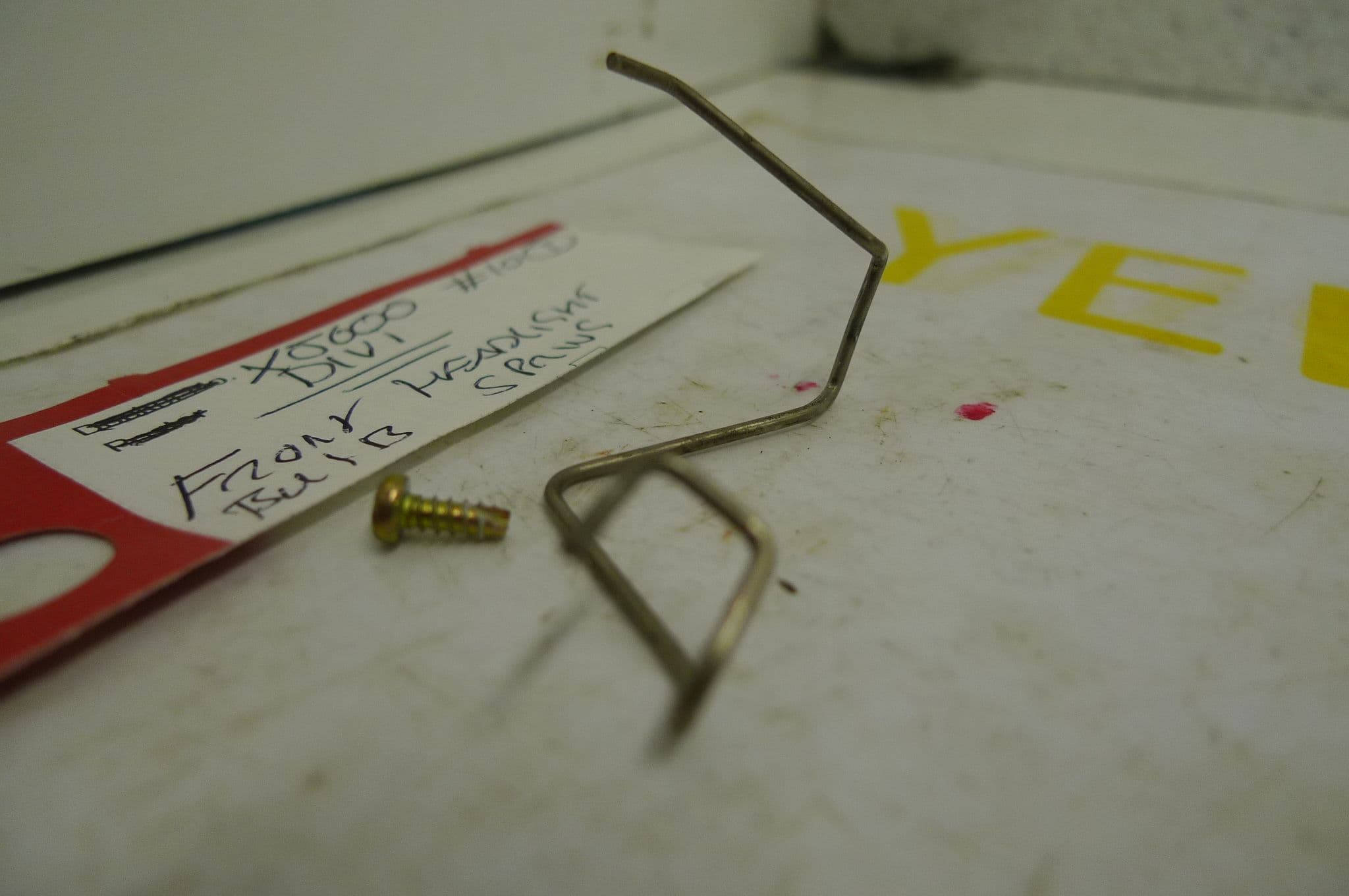 YAMAHA XJ600 DIVERSION FRONT HEADLAMP BULB SPRING HOLDER 10 LOC-C